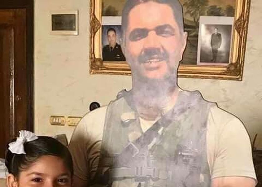 هن | "صورة مع مجسم الأب الشهيد".. "بسمة" تحقق حلم بناتها في أول يوم دراسة