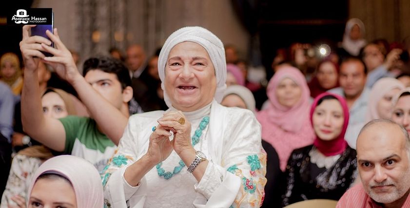هن | "أعز الولد".. فرحة جدة في حفل تخريج حفيدتها تخطف الأنظار: دموع ...